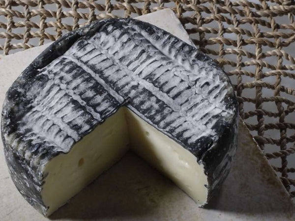 Carboncino di Capra Cheese | Cotswold Cheese | Local Cotswolds Shop ...