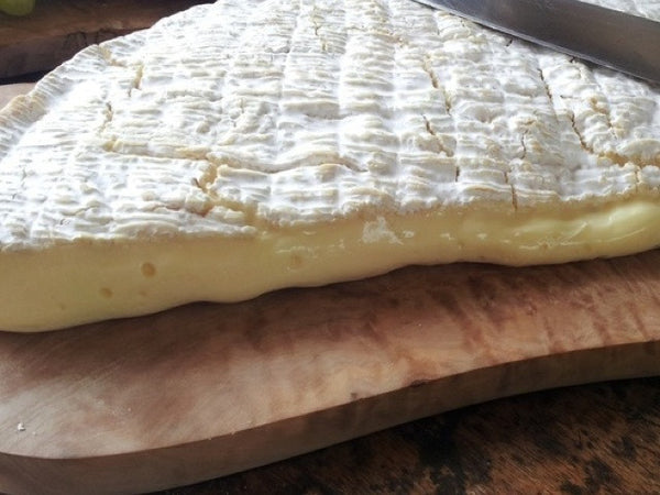 Brie de Meaux Dongé Cheese | Cotswold Cheese | Local Cotswolds Shop ...