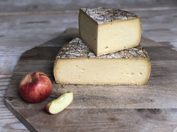 Witheridge Hay Cheese – The Cotswold Cheese Company Ltd